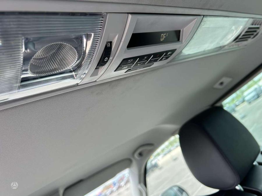 Grey Volkswagen Multivan 2014 in Vilnius, with an engine capacity of 2.00 L and mileage of 260 thousand km for 19300 €, photo 33 on AUTOMOTO.COM.LV