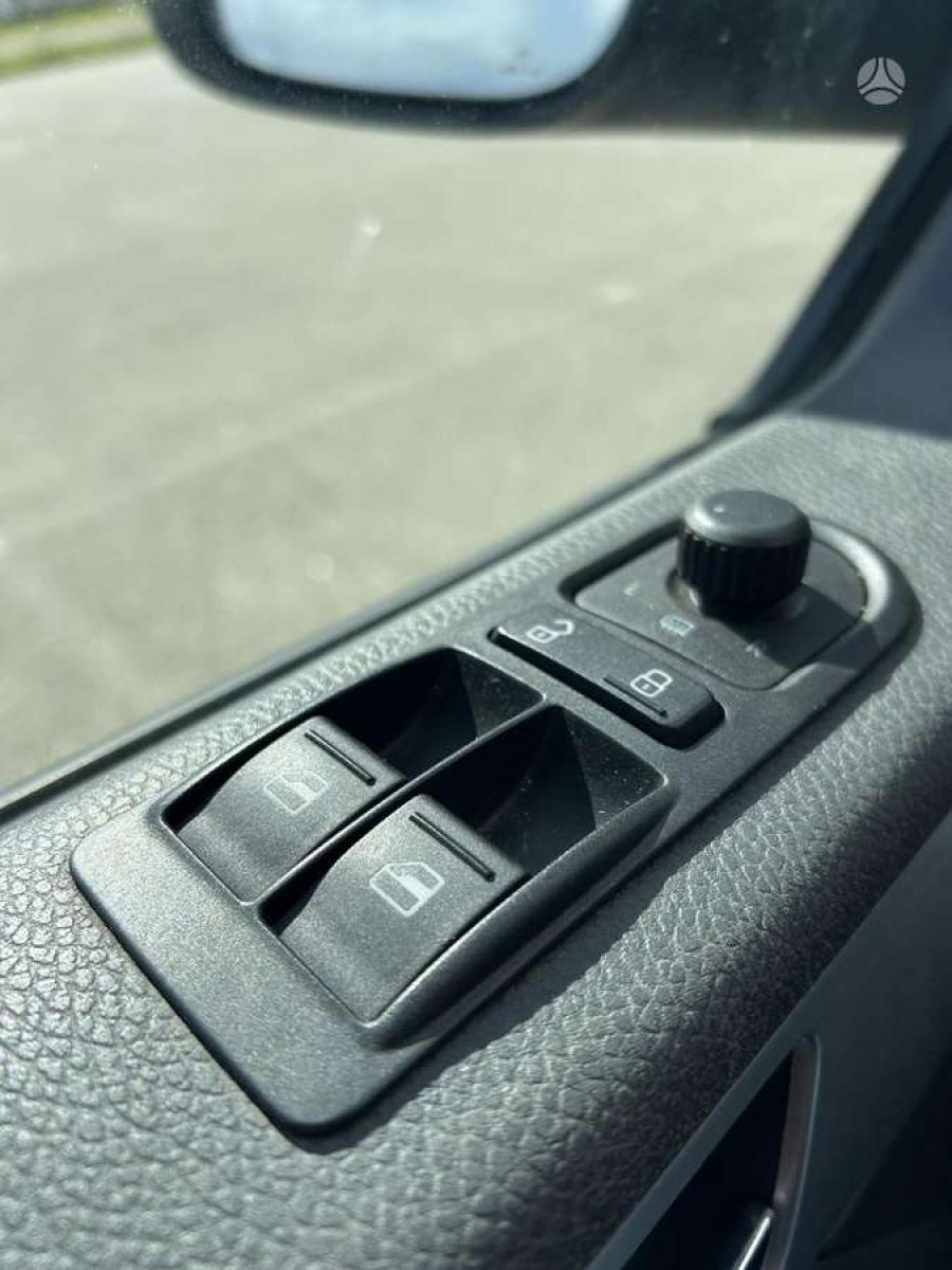 Grey Volkswagen Multivan 2014 in Vilnius, with an engine capacity of 2.00 L and mileage of 260 thousand km for 19300 €, photo 41 on AUTOMOTO.COM.LV