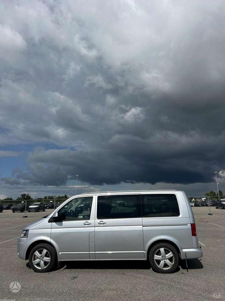 Grey Volkswagen Multivan 2014 in Vilnius, with an engine capacity of 2.00 L and mileage of 260 thousand km for 19300 €, photo 43 on AUTOMOTO.COM.LV