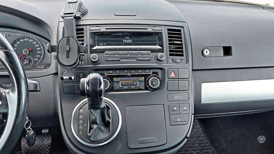 Grey Volkswagen Multivan 2014 in Vilnius, with an engine capacity of 2.00 L and mileage of 260 thousand km for 19300 €, photo 14 on AUTOMOTO.COM.LV