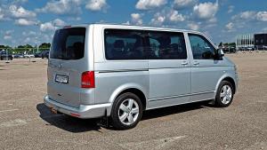Pelēks Volkswagen Multivan 2014 Viļņa, ar dzinēja tilpumu 2.00 L un nobraukumu 260 tūkst. km par 18900 €, foto 13 vietnē AUTOMOTO.COM.LV