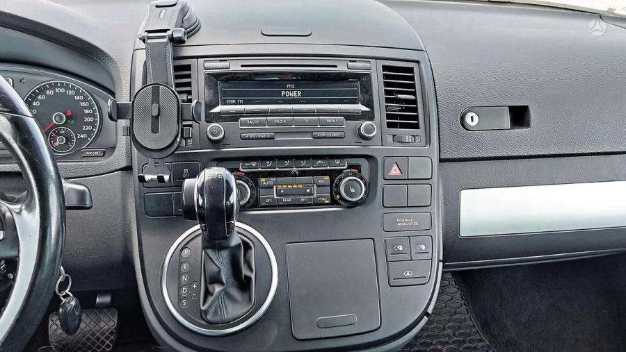 Pelēks Volkswagen Multivan 2014 Viļņa, ar dzinēja tilpumu 2.00 L un nobraukumu 260 tūkst. km par 18900 €, foto 14 vietnē AUTOMOTO.COM.LV