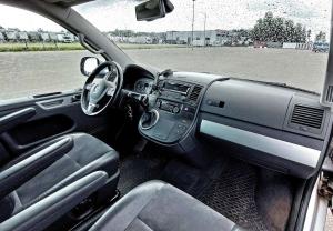 Pelēks Volkswagen Multivan 2014 Viļņa, ar dzinēja tilpumu 2.00 L un nobraukumu 260 tūkst. km par 18900 €, foto 18 vietnē AUTOMOTO.COM.LV
