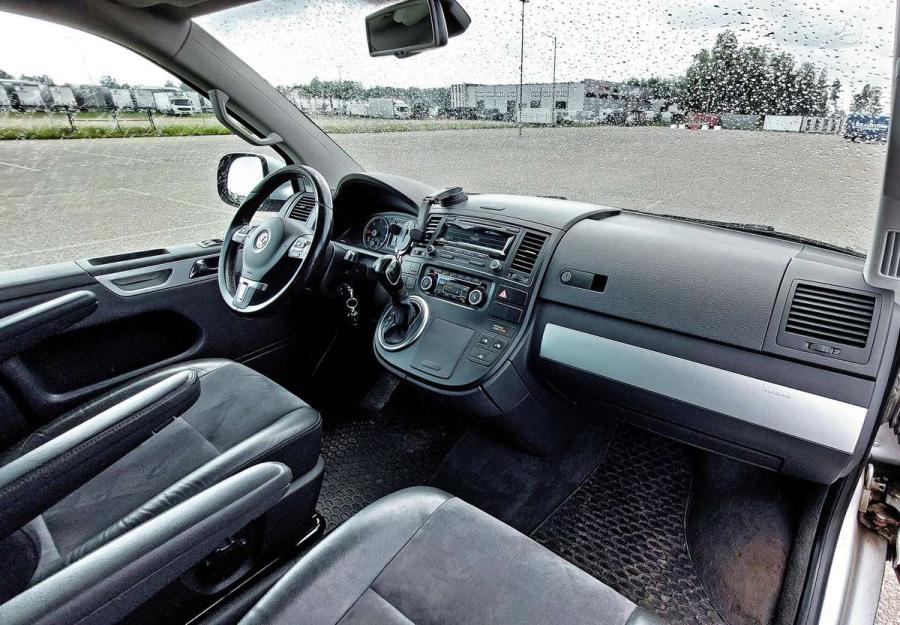 Pelēks Volkswagen Multivan 2014 Viļņa, ar dzinēja tilpumu 2.00 L un nobraukumu 260 tūkst. km par 18900 €, foto 18 vietnē AUTOMOTO.COM.LV