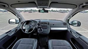Pelēks Volkswagen Multivan 2014 Viļņa, ar dzinēja tilpumu 2.00 L un nobraukumu 260 tūkst. km par 18900 €, foto 21 vietnē AUTOMOTO.COM.LV