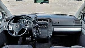 Pelēks Volkswagen Multivan 2014 Viļņa, ar dzinēja tilpumu 2.00 L un nobraukumu 260 tūkst. km par 18900 €, foto 22 vietnē AUTOMOTO.COM.LV
