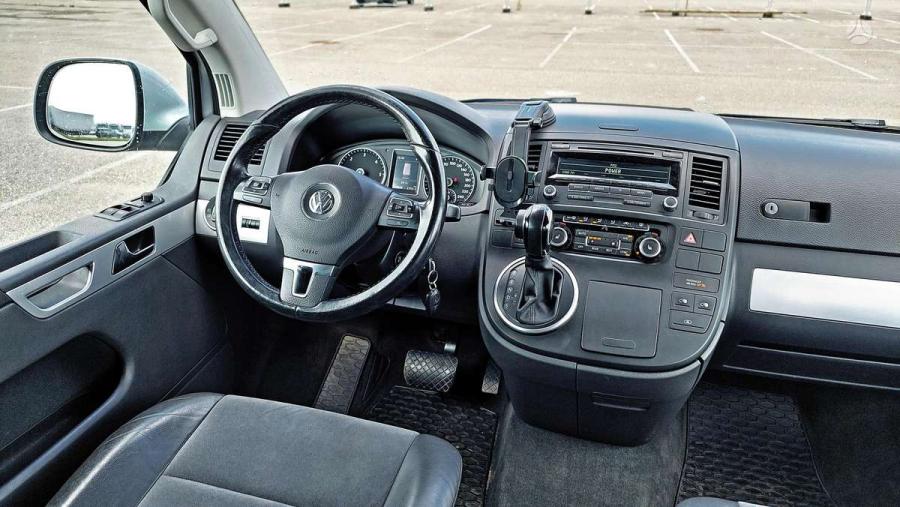 Pelēks Volkswagen Multivan 2014 Viļņa, ar dzinēja tilpumu 2.00 L un nobraukumu 260 tūkst. km par 18900 €, foto 23 vietnē AUTOMOTO.COM.LV