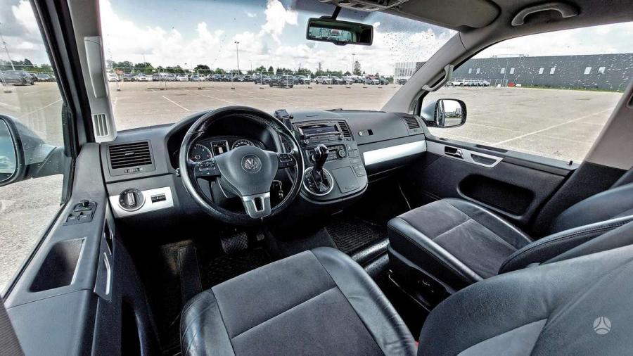 Pelēks Volkswagen Multivan 2014 Viļņa, ar dzinēja tilpumu 2.00 L un nobraukumu 260 tūkst. km par 18900 €, foto 25 vietnē AUTOMOTO.COM.LV