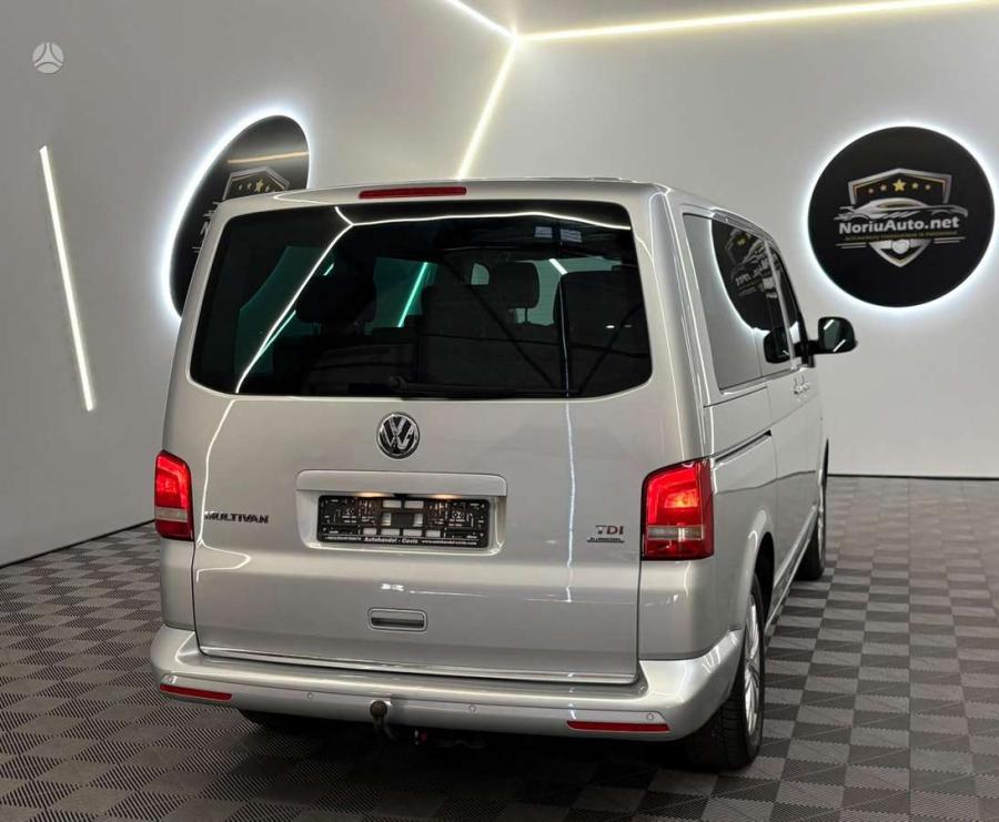 Pelēks Volkswagen Multivan 2015 Marijampole, ar dzinēja tilpumu 1.97 L un nobraukumu 259 tūkst. km par 17450 €, foto 5 vietnē AUTOMOTO.COM.LV