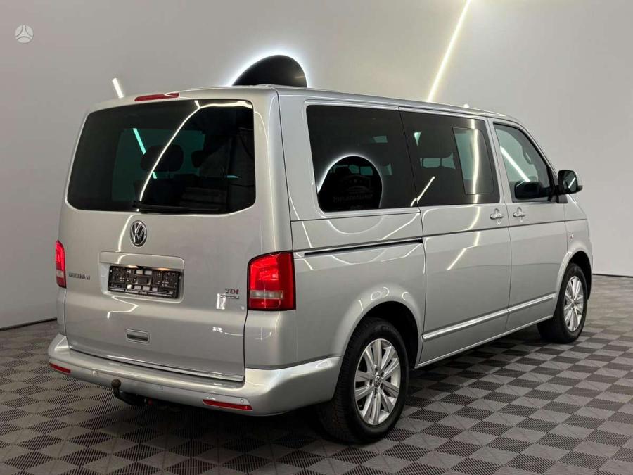 Pelēks Volkswagen Multivan 2015 Marijampole, ar dzinēja tilpumu 1.97 L un nobraukumu 259 tūkst. km par 17450 €, foto 7 vietnē AUTOMOTO.COM.LV