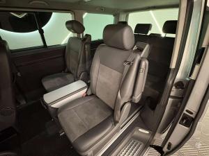 Pelēks Volkswagen Multivan 2015 Marijampole, ar dzinēja tilpumu 1.97 L un nobraukumu 259 tūkst. km par 17450 €, foto 10 vietnē AUTOMOTO.COM.LV
