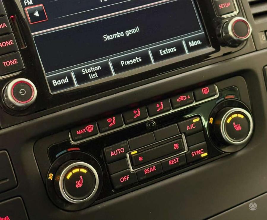 Pelēks Volkswagen Multivan 2015 Marijampole, ar dzinēja tilpumu 1.97 L un nobraukumu 259 tūkst. km par 17450 €, foto 14 vietnē AUTOMOTO.COM.LV
