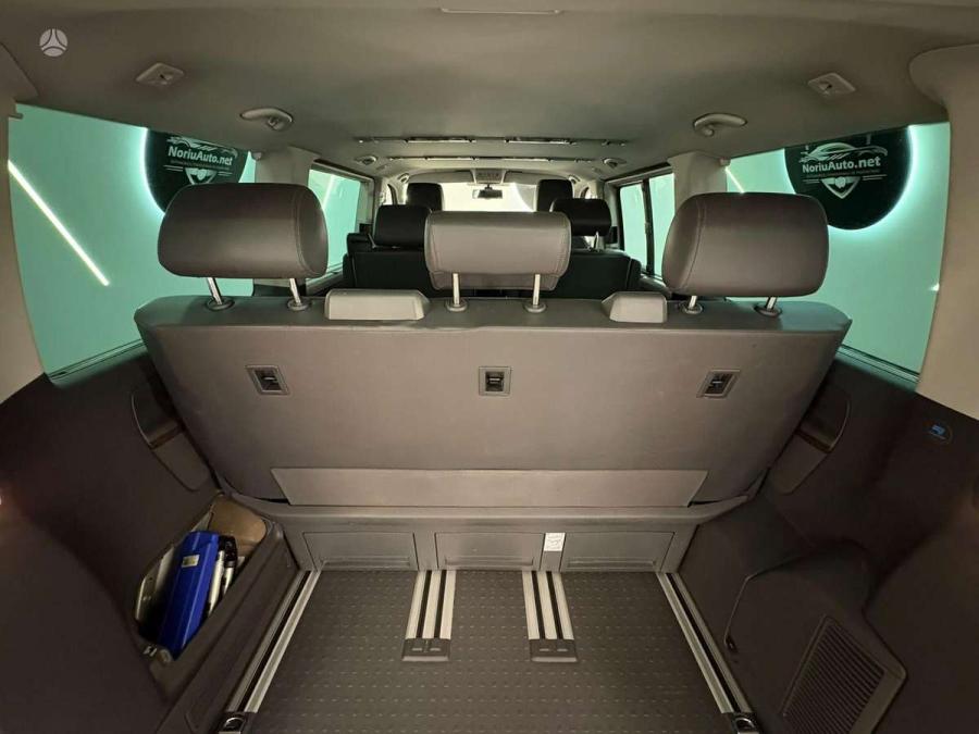 Pelēks Volkswagen Multivan 2015 Marijampole, ar dzinēja tilpumu 1.97 L un nobraukumu 259 tūkst. km par 17450 €, foto 15 vietnē AUTOMOTO.COM.LV
