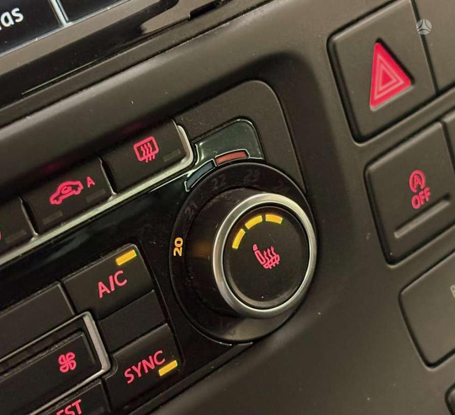 Pelēks Volkswagen Multivan 2015 Marijampole, ar dzinēja tilpumu 1.97 L un nobraukumu 259 tūkst. km par 17450 €, foto 17 vietnē AUTOMOTO.COM.LV