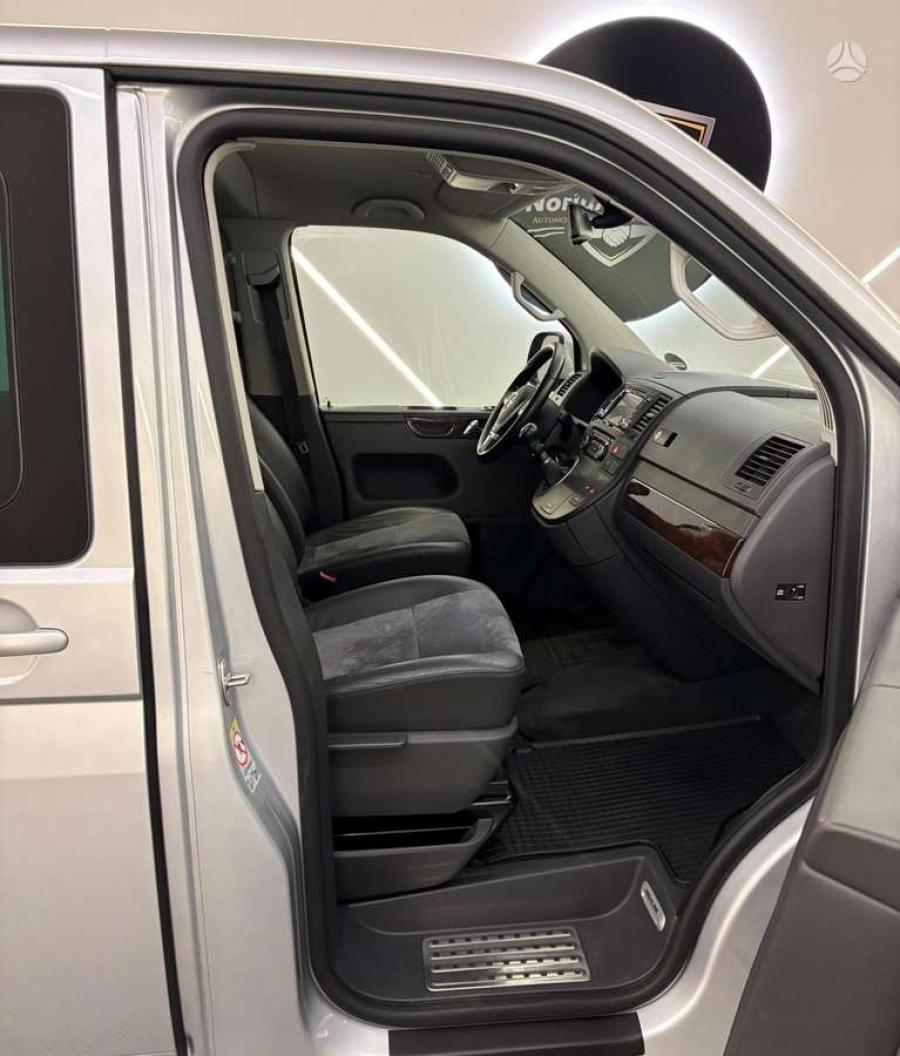 Pelēks Volkswagen Multivan 2015 Marijampole, ar dzinēja tilpumu 1.97 L un nobraukumu 259 tūkst. km par 17450 €, foto 18 vietnē AUTOMOTO.COM.LV