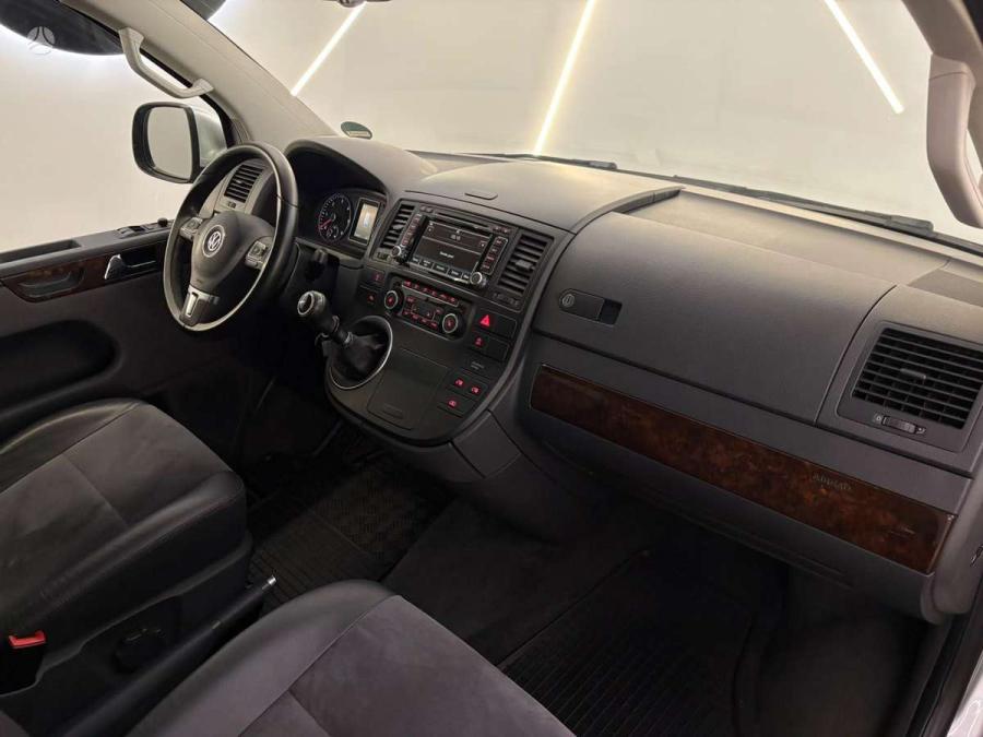 Pelēks Volkswagen Multivan 2015 Marijampole, ar dzinēja tilpumu 1.97 L un nobraukumu 259 tūkst. km par 17450 €, foto 19 vietnē AUTOMOTO.COM.LV