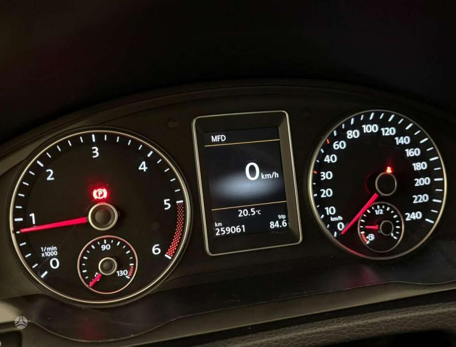 Pelēks Volkswagen Multivan 2015 Marijampole, ar dzinēja tilpumu 1.97 L un nobraukumu 259 tūkst. km par 17450 €, foto 23 vietnē AUTOMOTO.COM.LV