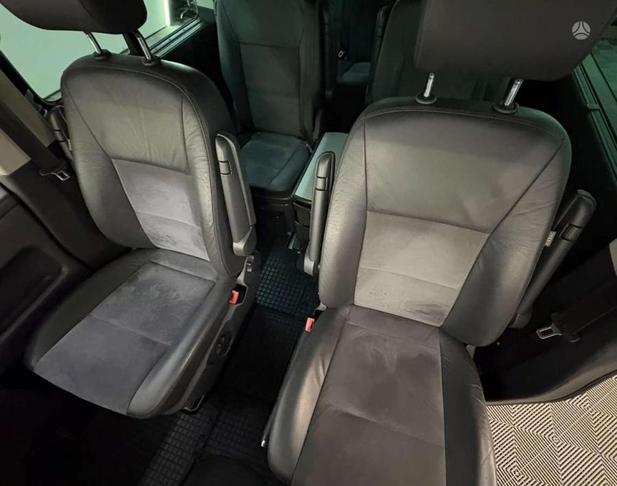 Pelēks Volkswagen Multivan 2015 Marijampole, ar dzinēja tilpumu 1.97 L un nobraukumu 259 tūkst. km par 17450 €, foto 28 vietnē AUTOMOTO.COM.LV