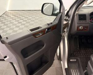 Pelēks Volkswagen Multivan 2015 Marijampole, ar dzinēja tilpumu 1.97 L un nobraukumu 259 tūkst. km par 17450 €, foto 30 vietnē AUTOMOTO.COM.LV