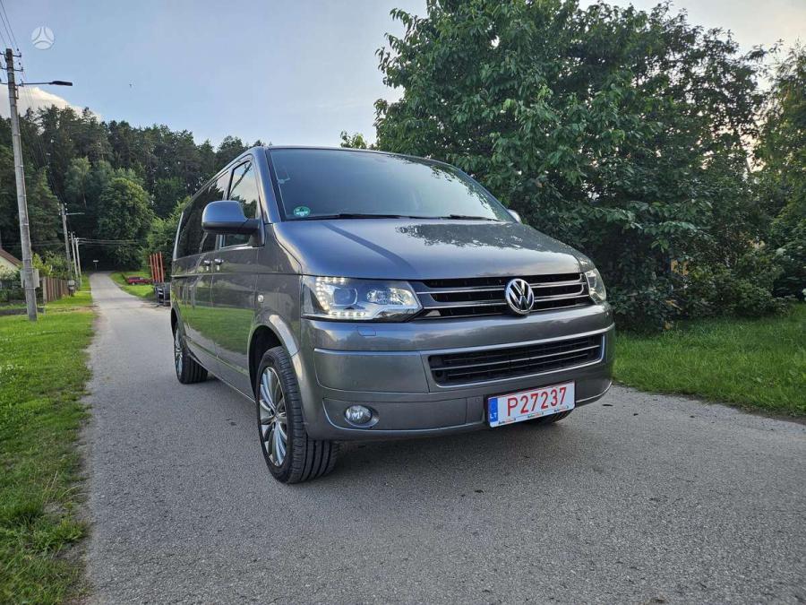 Grey Volkswagen Multivan 2015 in Prienai, with an engine capacity of 1.97 L and mileage of 167 thousand km for 17300 €, photo 1 on AUTOMOTO.COM.LV