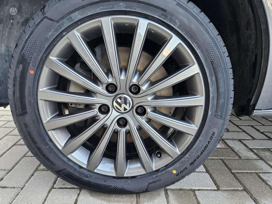 Grey Volkswagen Multivan 2015 in Prienai, with an engine capacity of 1.97 L and mileage of 167 thousand km for 17300 €, photo 38 on AUTOMOTO.COM.LV