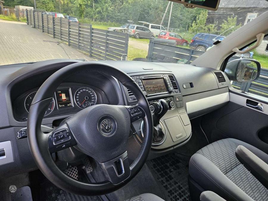Grey Volkswagen Multivan 2015 in Prienai, with an engine capacity of 1.97 L and mileage of 167 thousand km for 17300 €, photo 41 on AUTOMOTO.COM.LV