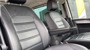 Pelēks Volkswagen Multivan 2017 Marijampole, ar dzinēja tilpumu 1.97 L un nobraukumu 155 tūkst. km par 22490 €, foto 3 vietnē AUTOMOTO.COM.LV