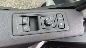 Pelēks Volkswagen Multivan 2017 Marijampole, ar dzinēja tilpumu 1.97 L un nobraukumu 155 tūkst. km par 22490 €, foto 18 vietnē AUTOMOTO.COM.LV