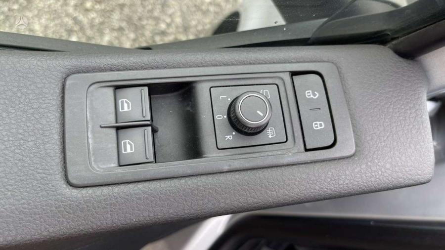 Pelēks Volkswagen Multivan 2017 Marijampole, ar dzinēja tilpumu 1.97 L un nobraukumu 155 tūkst. km par 22490 €, foto 18 vietnē AUTOMOTO.COM.LV