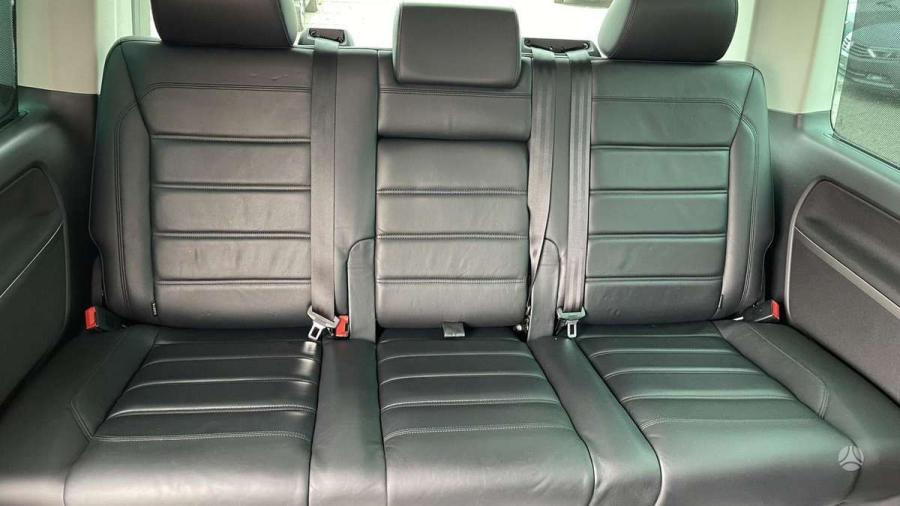 Pelēks Volkswagen Multivan 2017 Marijampole, ar dzinēja tilpumu 1.97 L un nobraukumu 155 tūkst. km par 22490 €, foto 19 vietnē AUTOMOTO.COM.LV
