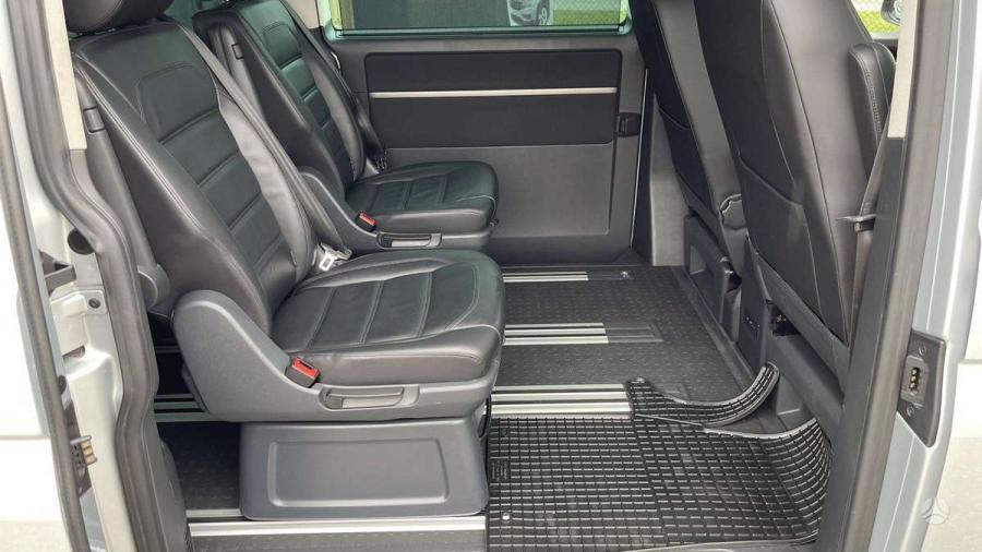 Pelēks Volkswagen Multivan 2017 Marijampole, ar dzinēja tilpumu 1.97 L un nobraukumu 155 tūkst. km par 22490 €, foto 30 vietnē AUTOMOTO.COM.LV