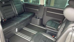 Pelēks Volkswagen Multivan 2017 Marijampole, ar dzinēja tilpumu 1.97 L un nobraukumu 155 tūkst. km par 22490 €, foto 31 vietnē AUTOMOTO.COM.LV