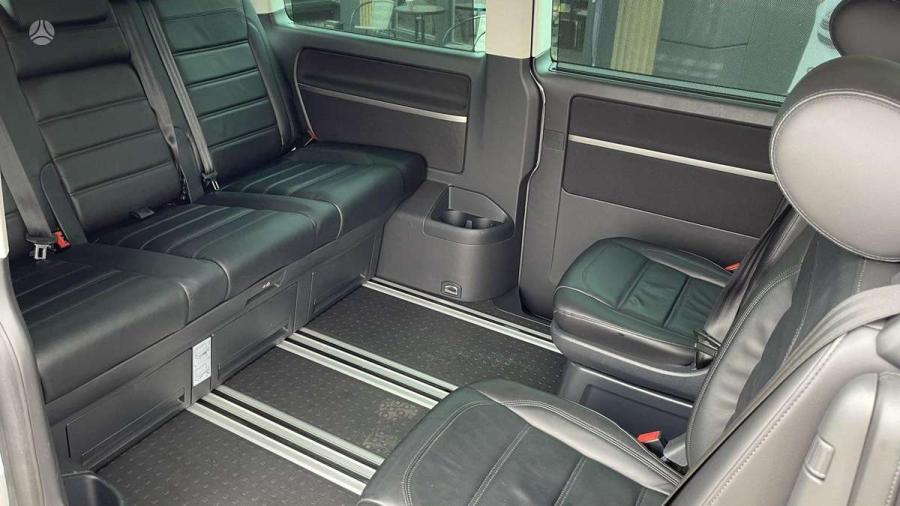 Pelēks Volkswagen Multivan 2017 Marijampole, ar dzinēja tilpumu 1.97 L un nobraukumu 155 tūkst. km par 22490 €, foto 31 vietnē AUTOMOTO.COM.LV