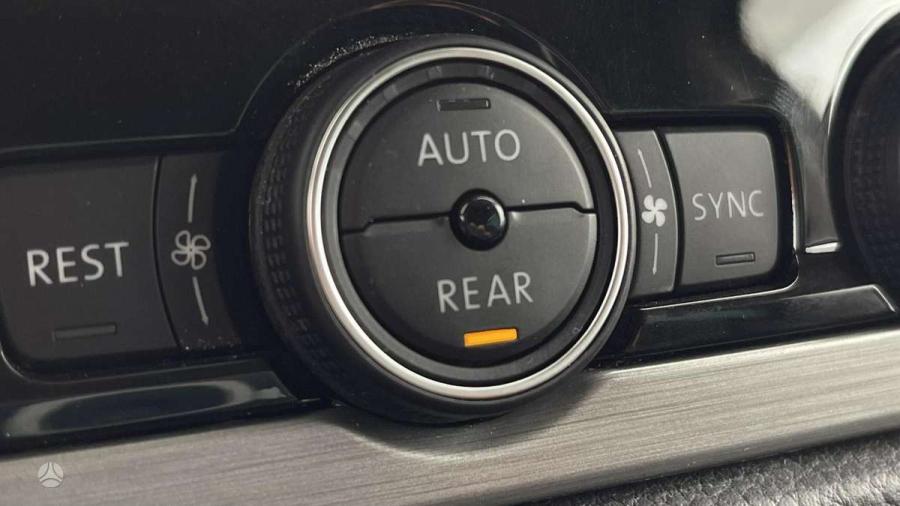 Pelēks Volkswagen Multivan 2017 Marijampole, ar dzinēja tilpumu 1.97 L un nobraukumu 155 tūkst. km par 22490 €, foto 32 vietnē AUTOMOTO.COM.LV
