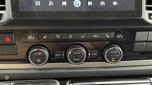Pelēks Volkswagen Multivan 2017 Marijampole, ar dzinēja tilpumu 1.97 L un nobraukumu 155 tūkst. km par 22490 €, foto 34 vietnē AUTOMOTO.COM.LV
