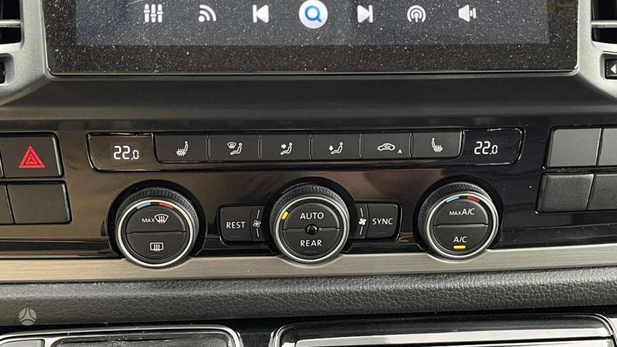 Pelēks Volkswagen Multivan 2017 Marijampole, ar dzinēja tilpumu 1.97 L un nobraukumu 155 tūkst. km par 22490 €, foto 34 vietnē AUTOMOTO.COM.LV