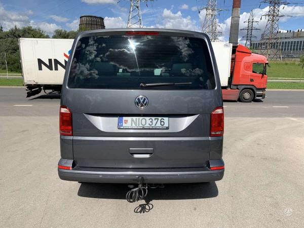 Grey Volkswagen Multivan 2019 in Kaunas, with an engine capacity of 2.00 L and mileage of 226 thousand km for 25900 €, photo 11 on AUTOMOTO.COM.LV