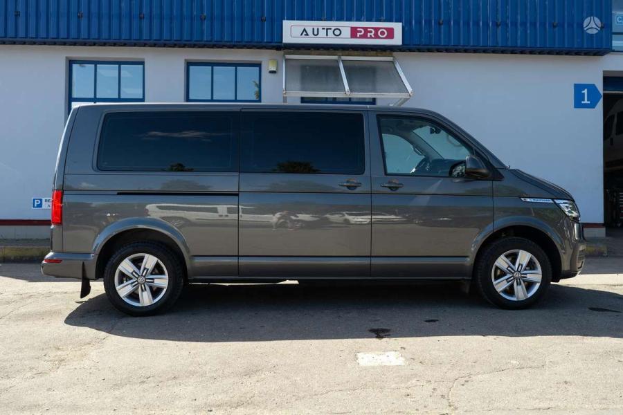 Pelēks Volkswagen Multivan 2019 Viļņa, ar dzinēja tilpumu 1.97 L un nobraukumu 217 tūkst. km par 31900 €, foto 3 vietnē AUTOMOTO.COM.LV