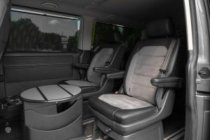 Pelēks Volkswagen Multivan 2019 Viļņa, ar dzinēja tilpumu 1.97 L un nobraukumu 217 tūkst. km par 31900 €, foto 4 vietnē AUTOMOTO.COM.LV