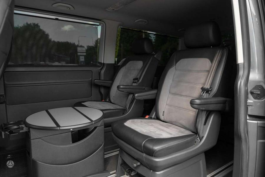 Pelēks Volkswagen Multivan 2019 Viļņa, ar dzinēja tilpumu 1.97 L un nobraukumu 217 tūkst. km par 31900 €, foto 4 vietnē AUTOMOTO.COM.LV