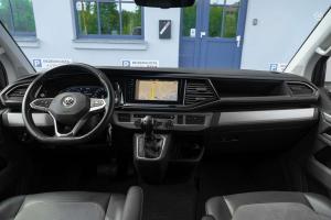 Pelēks Volkswagen Multivan 2019 Viļņa, ar dzinēja tilpumu 1.97 L un nobraukumu 217 tūkst. km par 31900 €, foto 5 vietnē AUTOMOTO.COM.LV