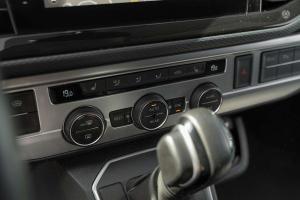 Pelēks Volkswagen Multivan 2019 Viļņa, ar dzinēja tilpumu 1.97 L un nobraukumu 217 tūkst. km par 31900 €, foto 16 vietnē AUTOMOTO.COM.LV