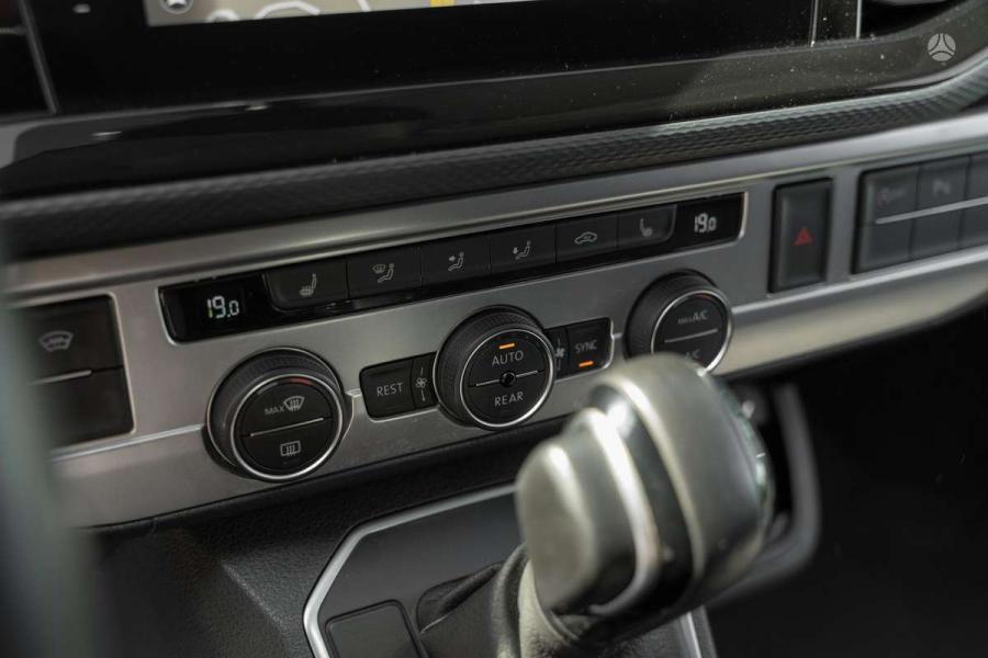 Pelēks Volkswagen Multivan 2019 Viļņa, ar dzinēja tilpumu 1.97 L un nobraukumu 217 tūkst. km par 31900 €, foto 16 vietnē AUTOMOTO.COM.LV