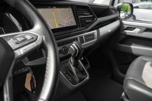 Pelēks Volkswagen Multivan 2019 Viļņa, ar dzinēja tilpumu 1.97 L un nobraukumu 217 tūkst. km par 31900 €, foto 17 vietnē AUTOMOTO.COM.LV