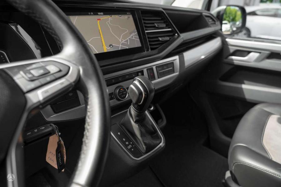 Pelēks Volkswagen Multivan 2019 Viļņa, ar dzinēja tilpumu 1.97 L un nobraukumu 217 tūkst. km par 31900 €, foto 17 vietnē AUTOMOTO.COM.LV