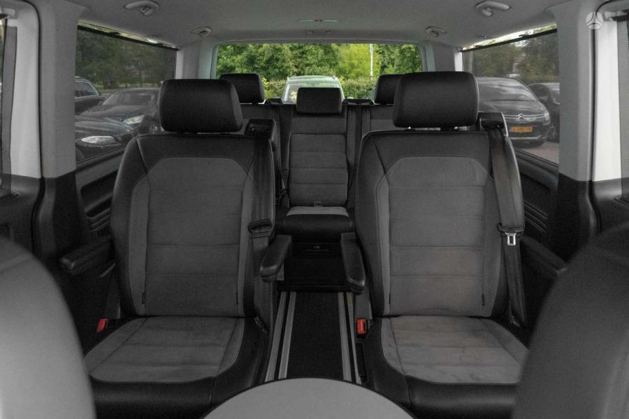 Pelēks Volkswagen Multivan 2019 Viļņa, ar dzinēja tilpumu 1.97 L un nobraukumu 217 tūkst. km par 31900 €, foto 29 vietnē AUTOMOTO.COM.LV