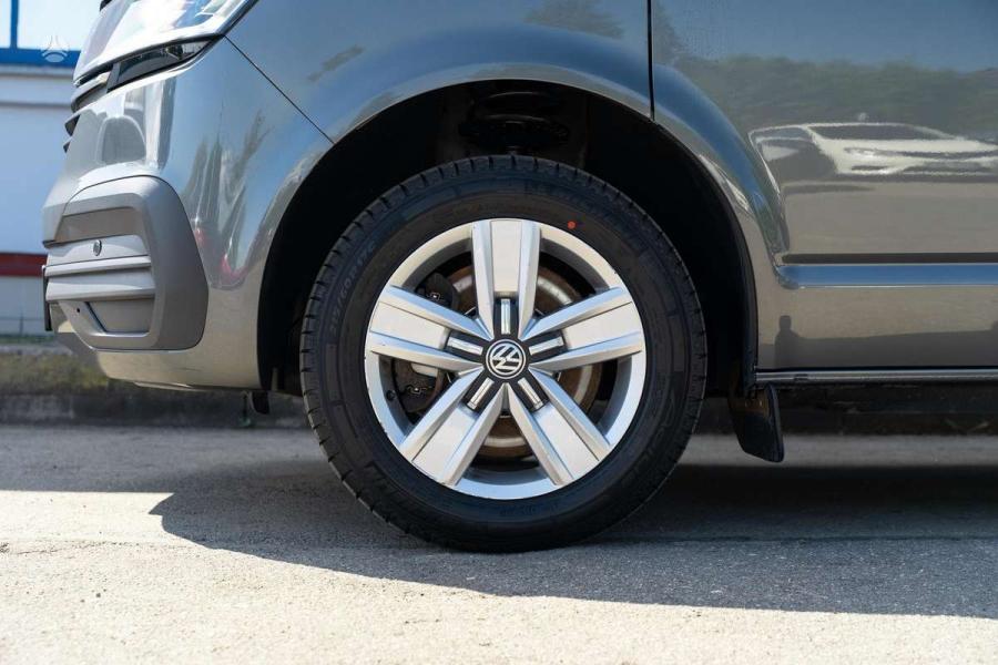 Pelēks Volkswagen Multivan 2019 Viļņa, ar dzinēja tilpumu 1.97 L un nobraukumu 217 tūkst. km par 31900 €, foto 33 vietnē AUTOMOTO.COM.LV