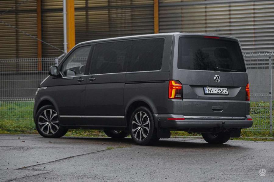 Grey Volkswagen Multivan 2020 in Riga, with an engine capacity of 1.97 L and mileage of 165 thousand km for 36990 €, photo 3 on AUTOMOTO.COM.LV