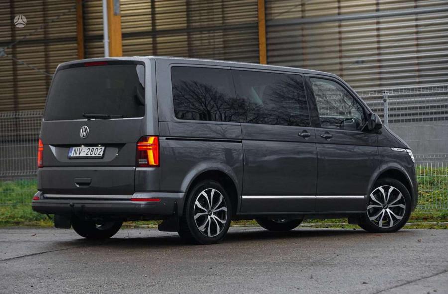 Grey Volkswagen Multivan 2020 in Riga, with an engine capacity of 1.97 L and mileage of 165 thousand km for 36990 €, photo 4 on AUTOMOTO.COM.LV
