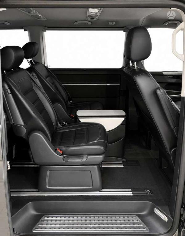 Grey Volkswagen Multivan 2021 in Kaunas, with an engine capacity of 1.97 L and mileage of 152 thousand km for 35800 €, photo 7 on AUTOMOTO.COM.LV